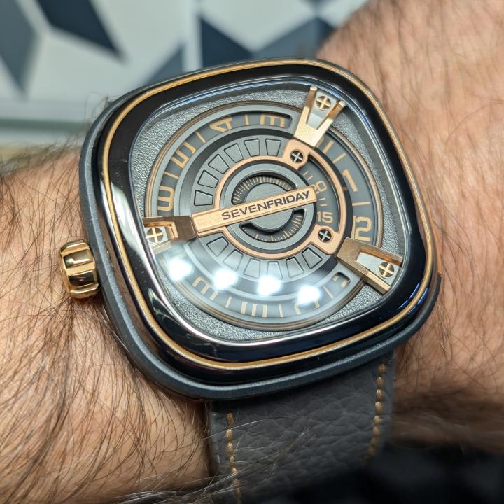 Découvrez les montres SevenFriday : Histoire, Modèles Populaires & Avis ...
