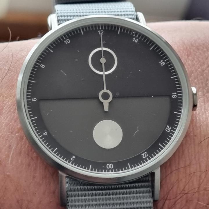 Découvrez les montres Tacs : Histoire, Modèles Populaires & Avis ...